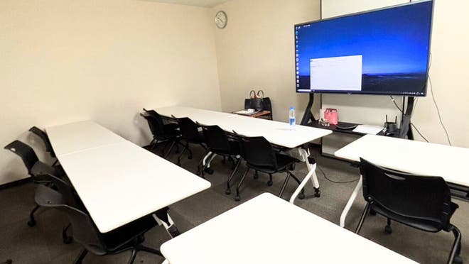 【レンタルオフィスMICAN:会議室スペースAB】大井町徒歩2分・最大14名収容可能の写真1