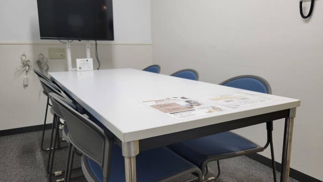 〈会議室C〉大井町駅徒歩2分 | 最大6名 | WEB会議・研修・面談に最適 | モニタ・ホワイトボード| 光回線wifi の写真1