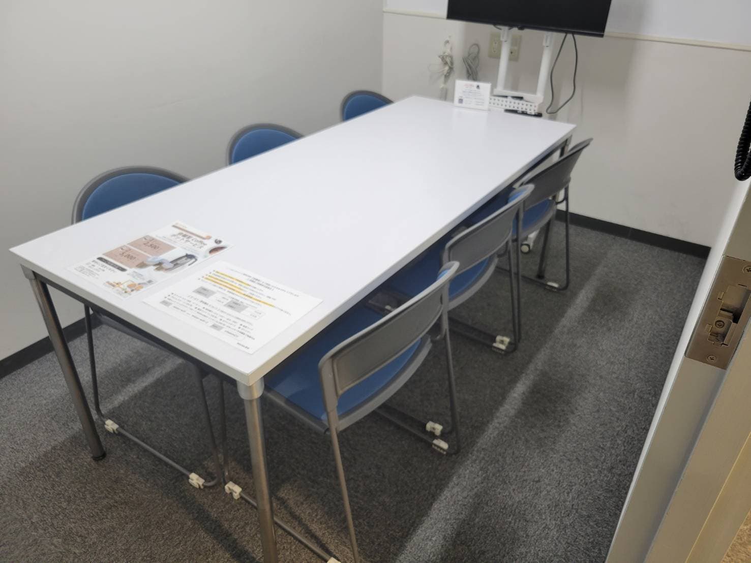 〈会議室Ｃ〉大井町駅徒歩２分 | 最大6名 | WEB会議・研修・面談に最適 | モニタ・ホワイトボード| 光回線wifi  の写真2