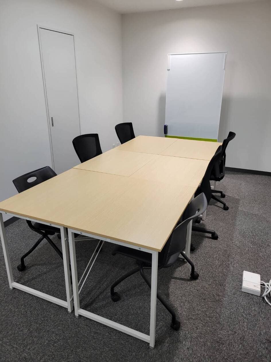 〈会議室D〉大井町駅徒歩２分 | 最大6名 | WEB会議・研修・面談に最適 | モニタ・ホワイトボード| 光回線wifi  の写真2