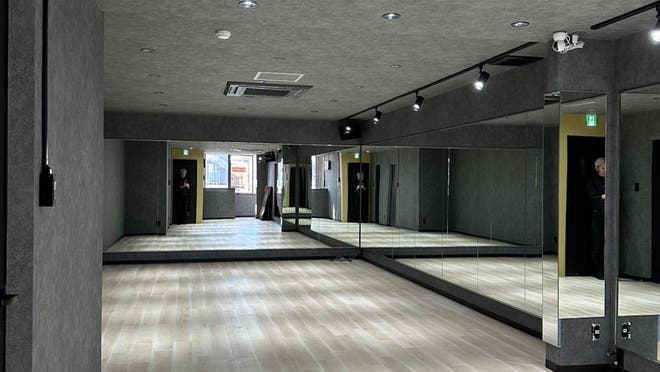 【西大路御池駅から徒歩4分】防音/Wi-Fi完備!広々空間で、大人数でのダンスやワークショップに最適なスタジオです!の写真1