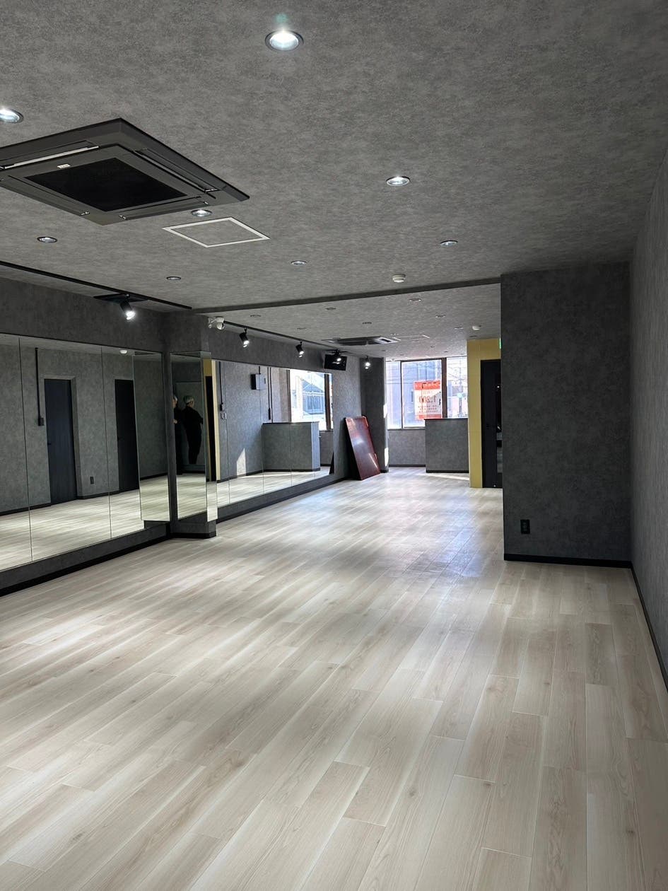 【西大路御池駅から徒歩4分】防音/Wi-Fi完備！広々空間で、大人数でのダンスやワークショップに最適なスタジオです！の写真2