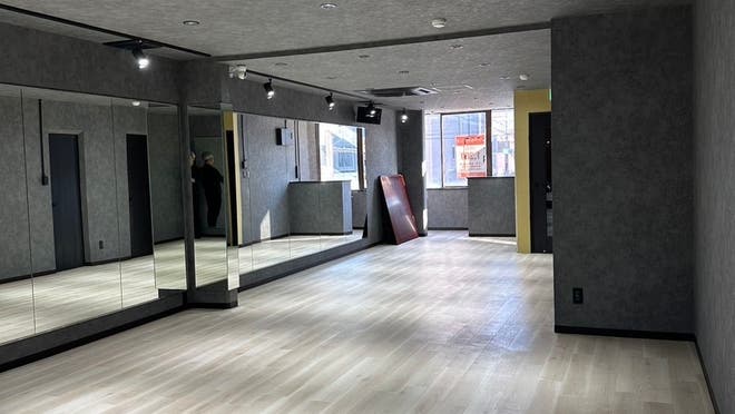 【西大路御池駅から徒歩4分】防音/Wi-Fi完備!広々空間で、大人数でのダンスやワークショップに最適なスタジオです!の写真2