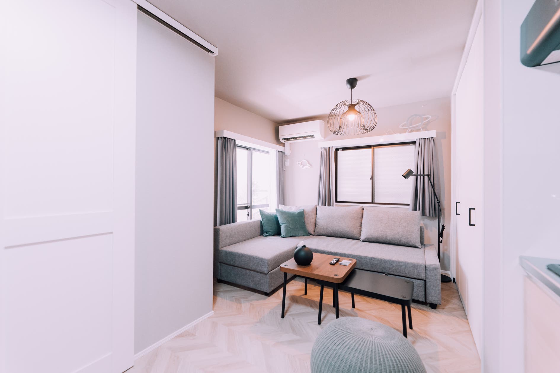 新宿徒歩圏｜ネオンおしゃれ空間｜女子会・撮影・ママ会・パーティー｜最大10名の写真7