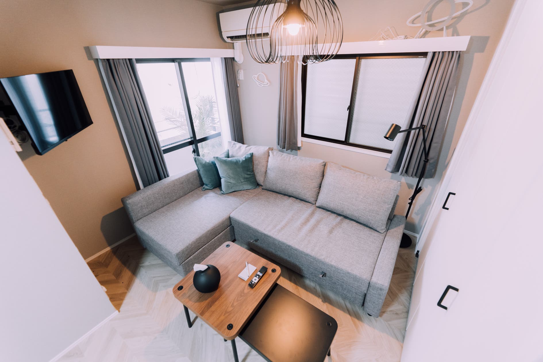 新宿徒歩圏｜ネオンおしゃれ空間｜女子会・撮影・ママ会・パーティー｜最大10名の写真6