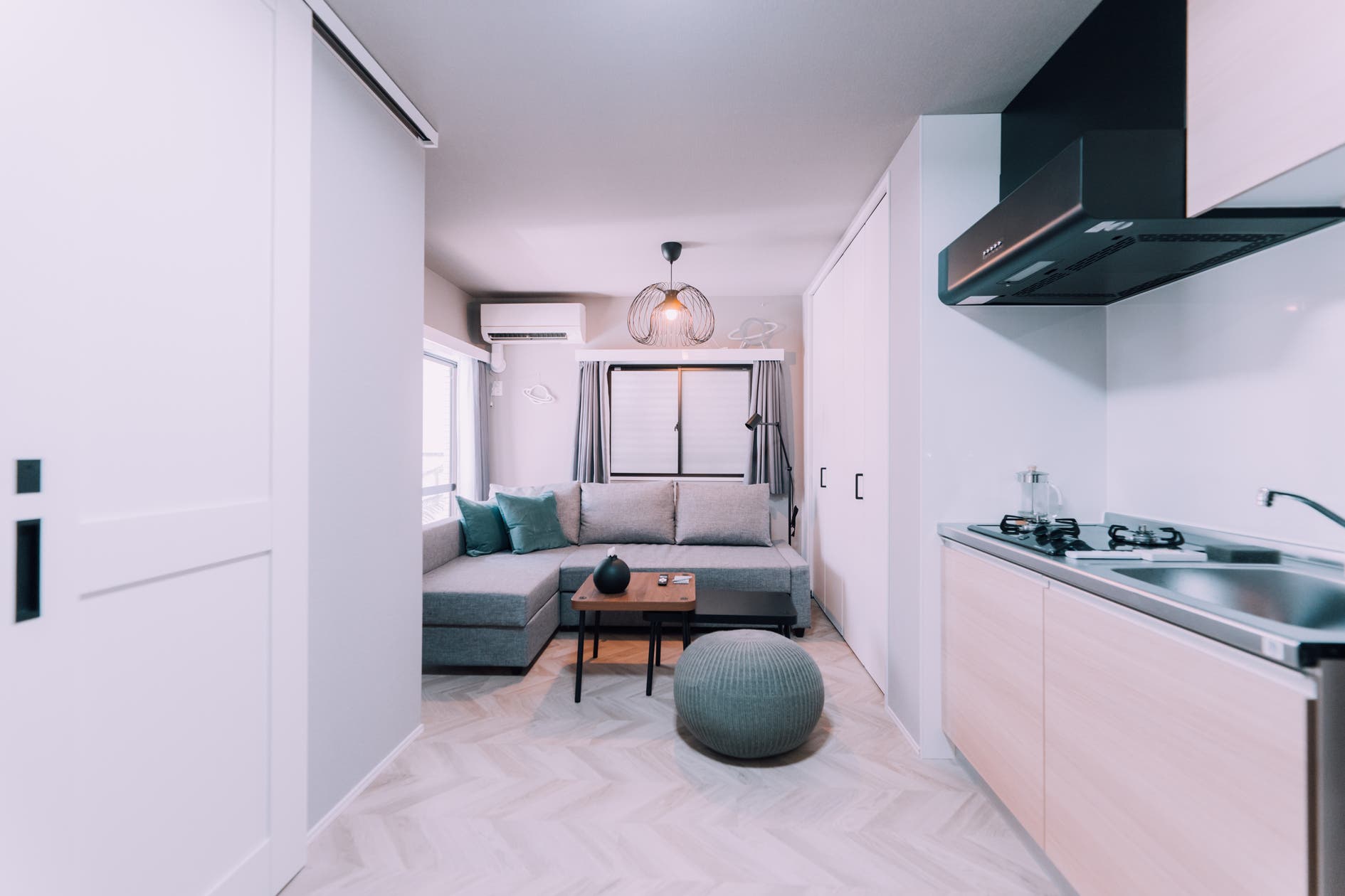 新宿徒歩圏｜ネオンおしゃれ空間｜女子会・撮影・ママ会・パーティー｜最大10名の写真3