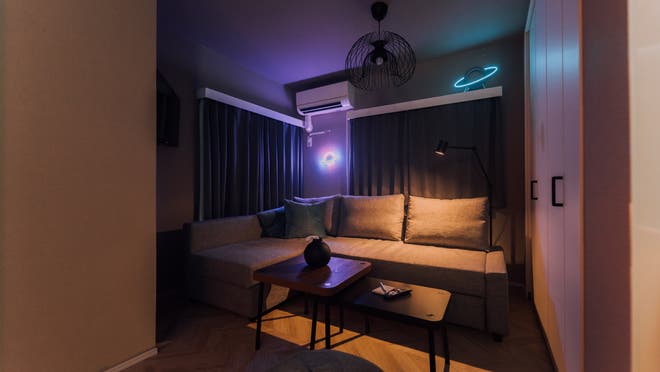 新宿徒歩圏|ネオンおしゃれ空間|女子会・撮影・ママ会・パーティー|最大10名の写真1