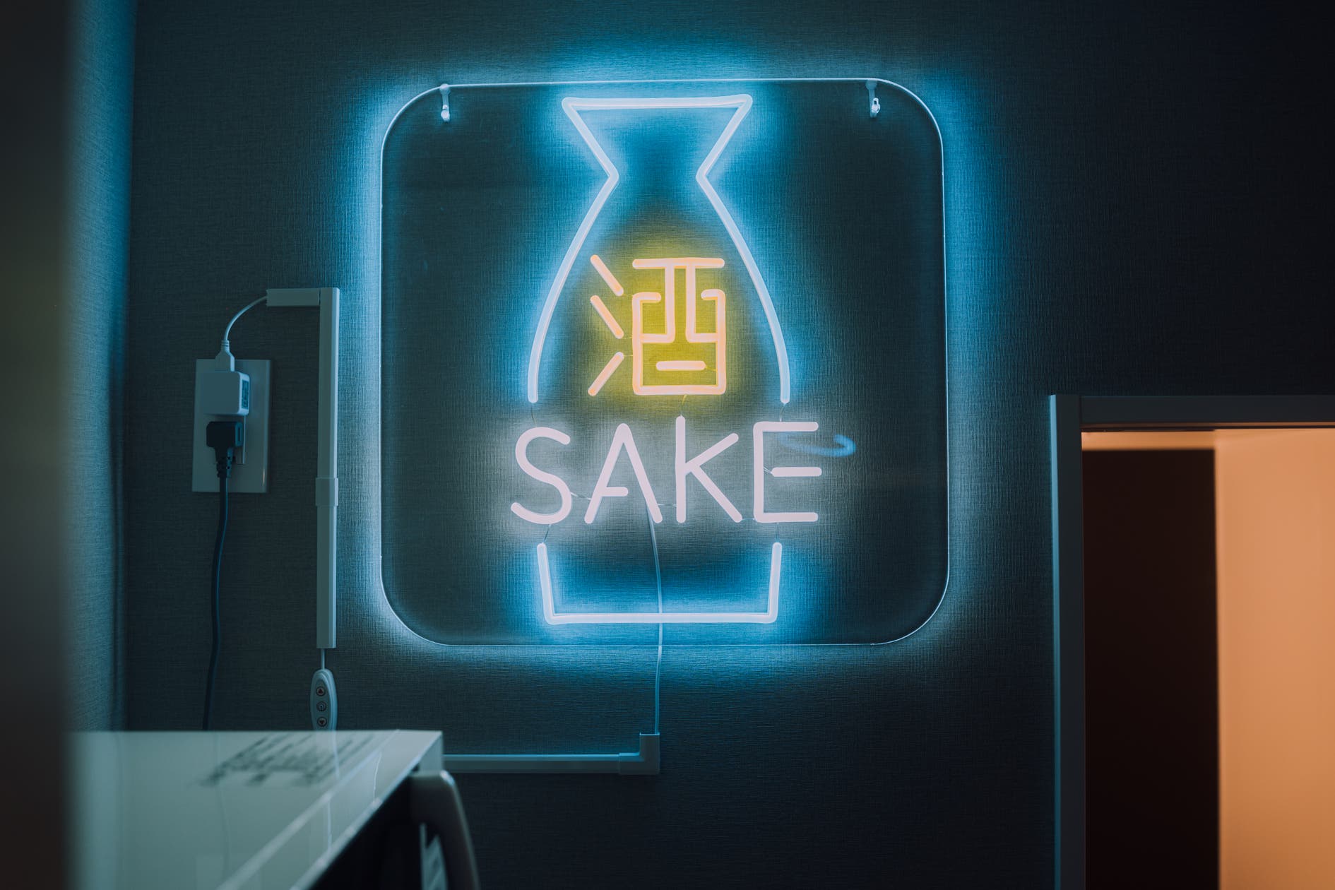 新宿徒歩圏｜ネオンおしゃれ空間｜女子会・撮影・ママ会・パーティー｜最大10名の写真9