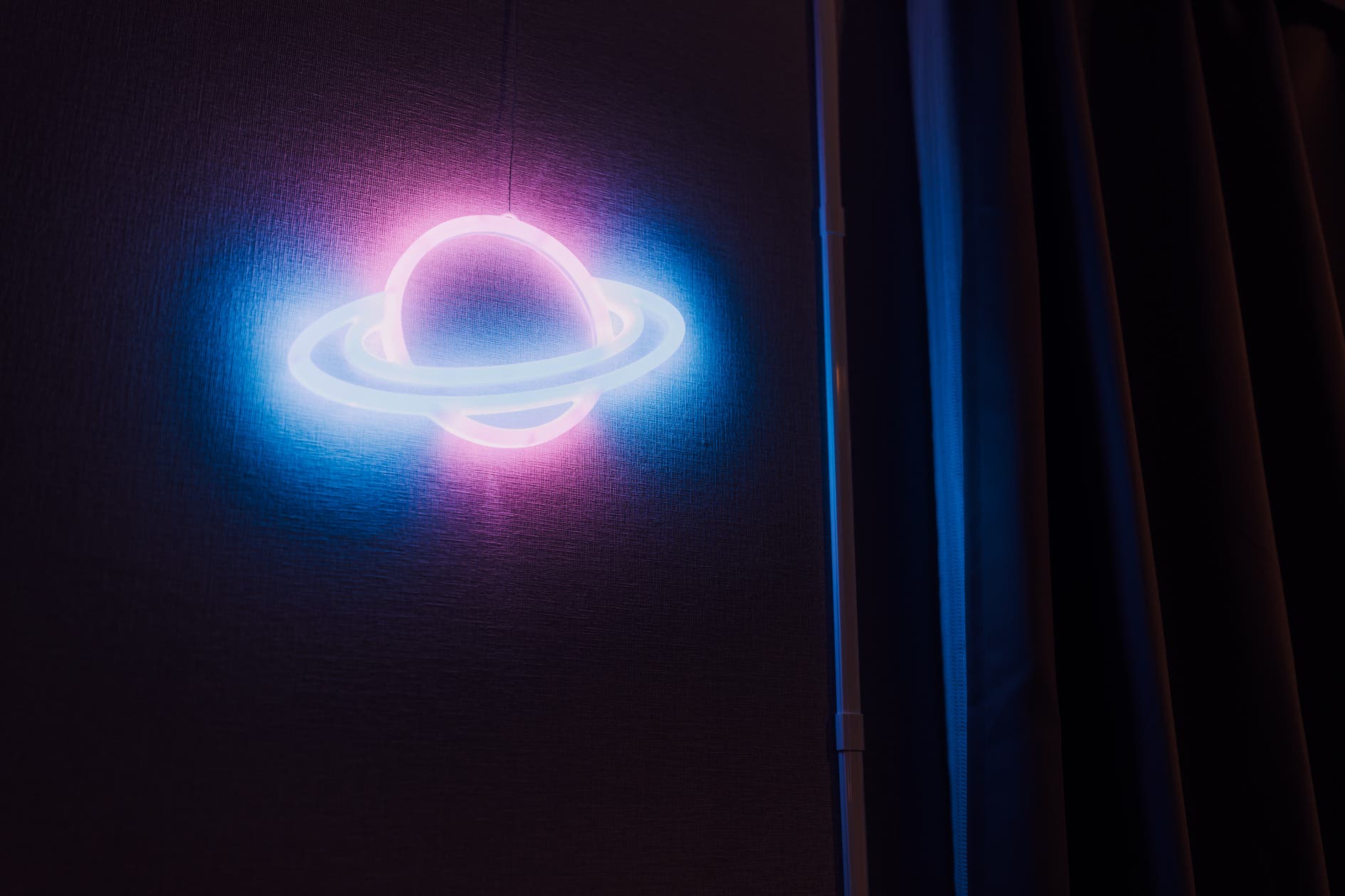 新宿徒歩圏｜ネオンおしゃれ空間｜女子会・撮影・ママ会・パーティー｜最大10名の写真8