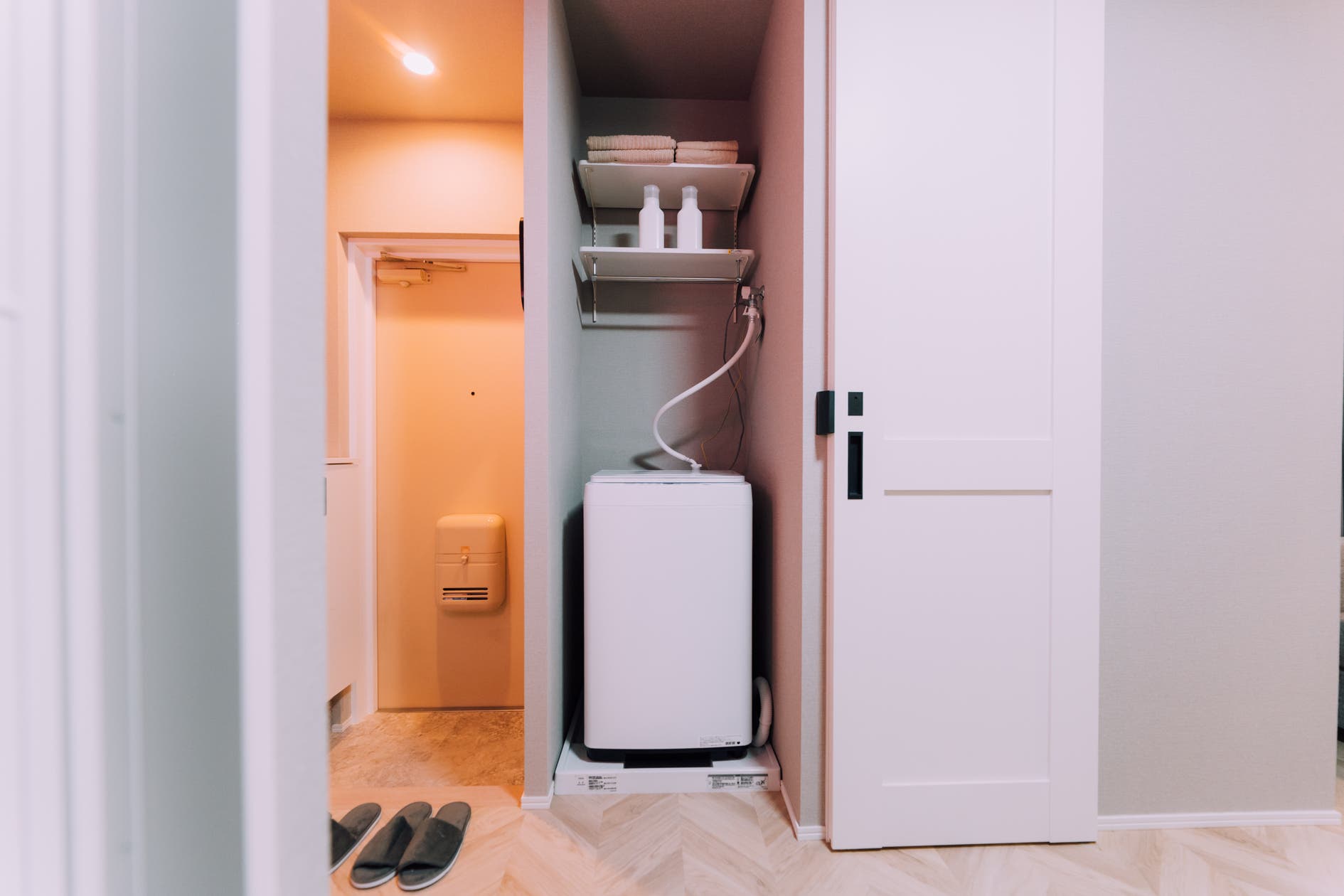 新宿徒歩圏｜ネオンおしゃれ空間｜女子会・撮影・ママ会・パーティー｜最大10名の写真11