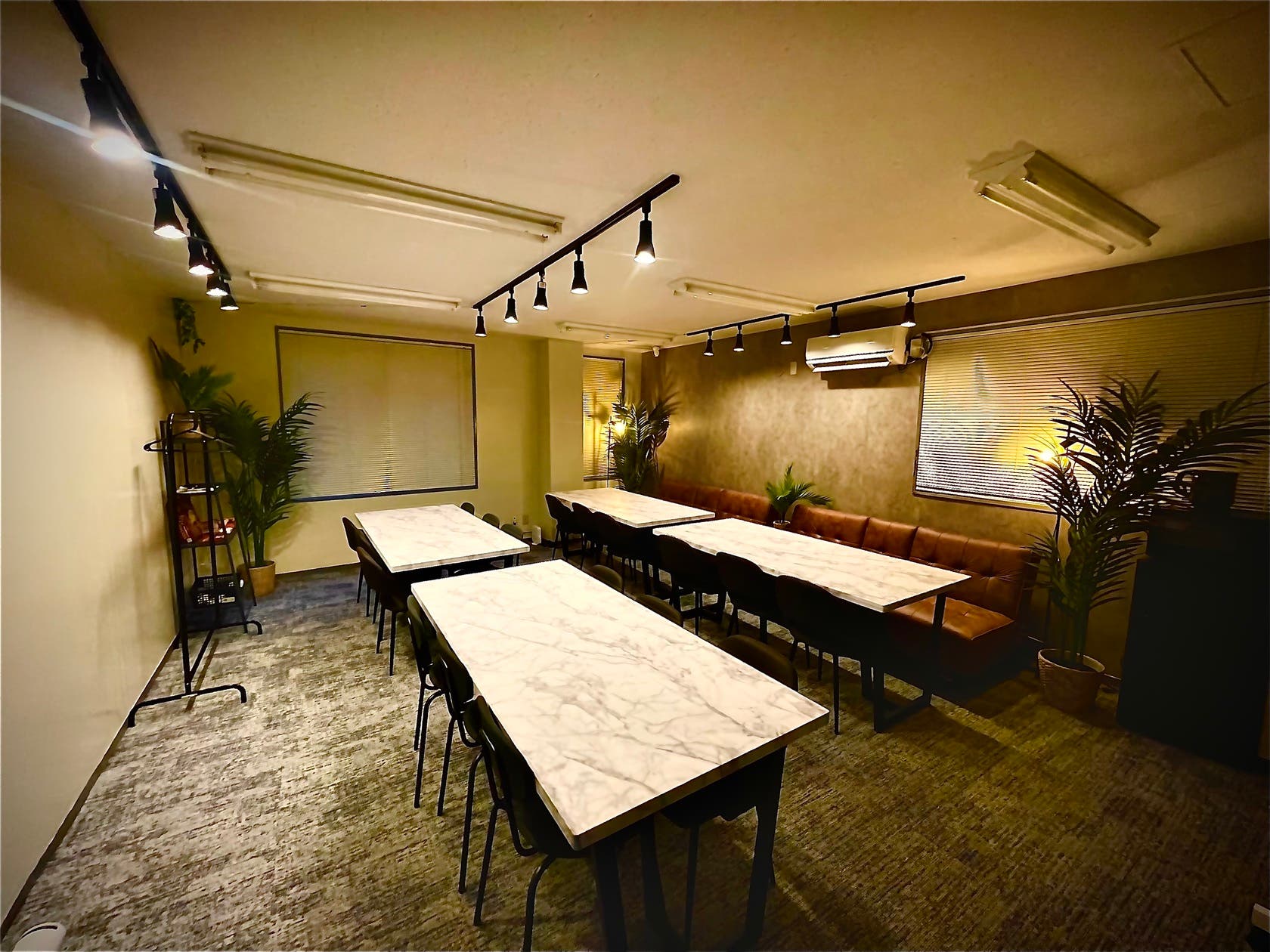 NEW！【八丁堀駅徒歩2分！宝町駅徒歩3分！】最大24名/無料Wifi/会議・撮影・女子会・ボドゲ・パーティ等！飲食🍺🍷可！の写真2