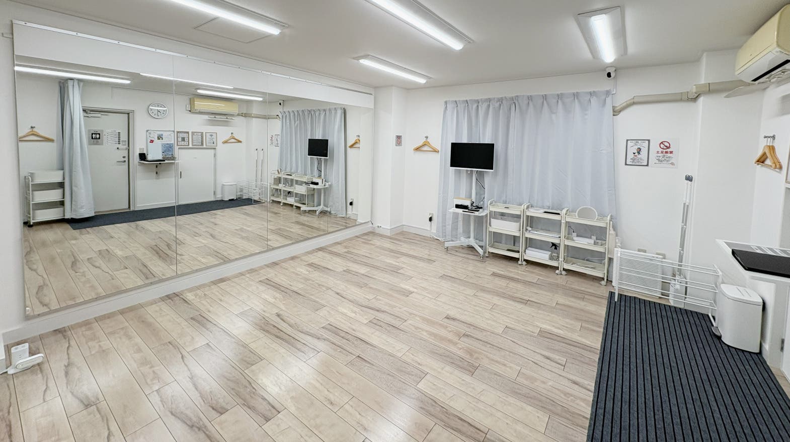 オープン割🎉ダンスに最適個室✨三ノ宮駅徒歩1分｜清潔｜大型2面鏡｜モニター｜更衣室｜無料備品多数｜個人レッスン｜ヨガ｜ダンスの写真1