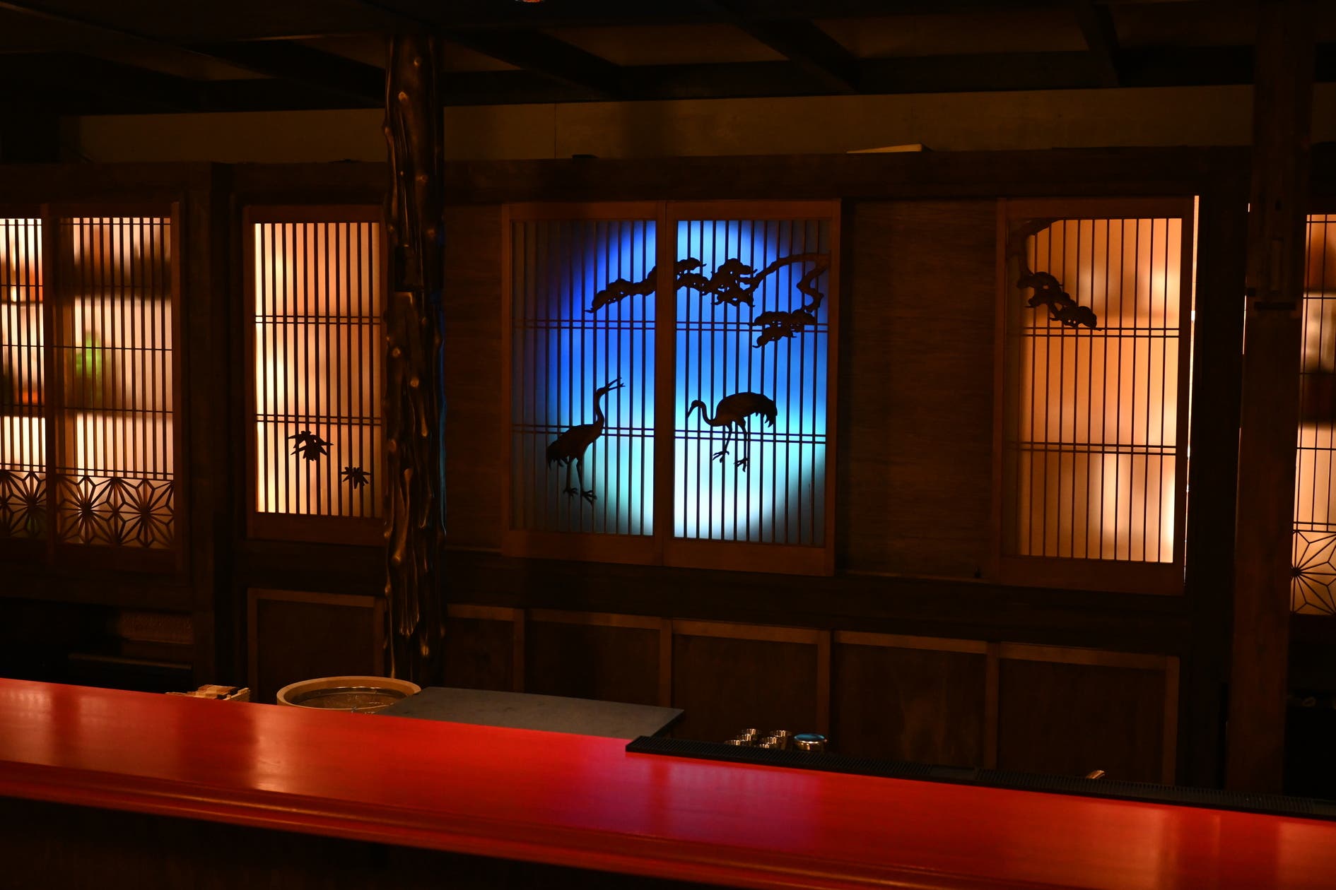 【浅草・合羽橋】朱色カウンター×畳の和モダン古民家バー｜YouTube/対談/物撮り◎｜〜8名の写真2