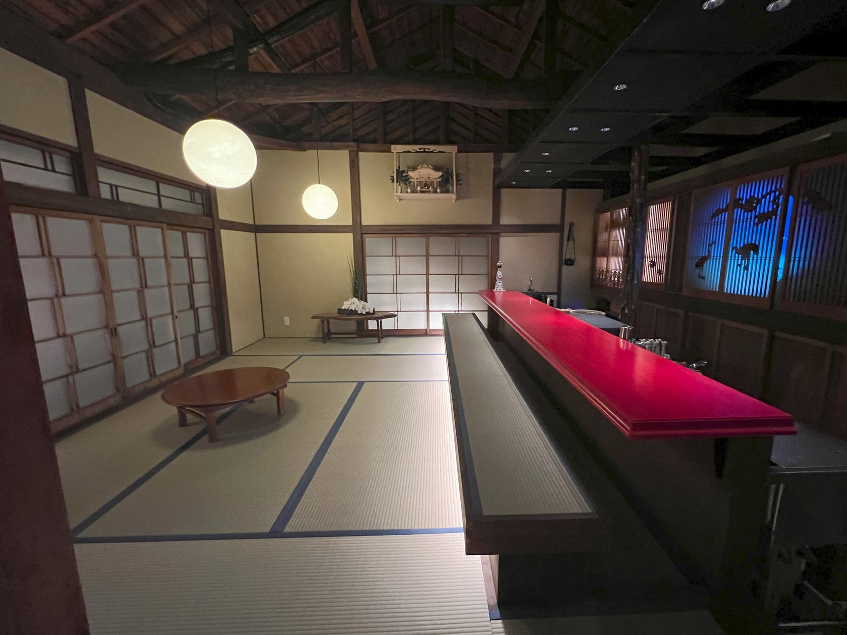 【浅草・合羽橋】朱色カウンター×畳の和モダン古民家バー｜YouTube/対談/物撮り◎｜〜8名の写真1