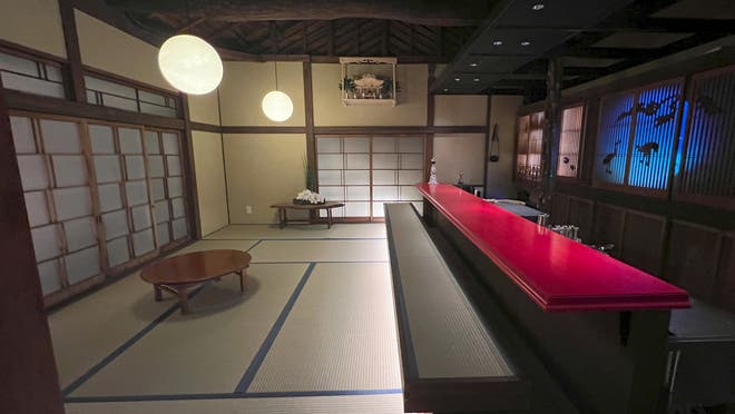 【浅草・合羽橋】朱色カウンター×畳の和モダン古民家バー|YouTube/対談/物撮り◎|〜8名の写真1