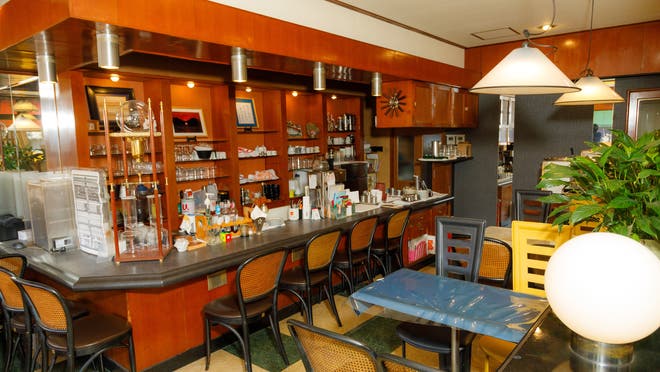 駐車場6台/マイクロバス可!泉大津で50年の純喫茶スタジオ。フェニックス車8分/TV・CM・MV・再現VTR・控室に/ゴミ回収込の写真1