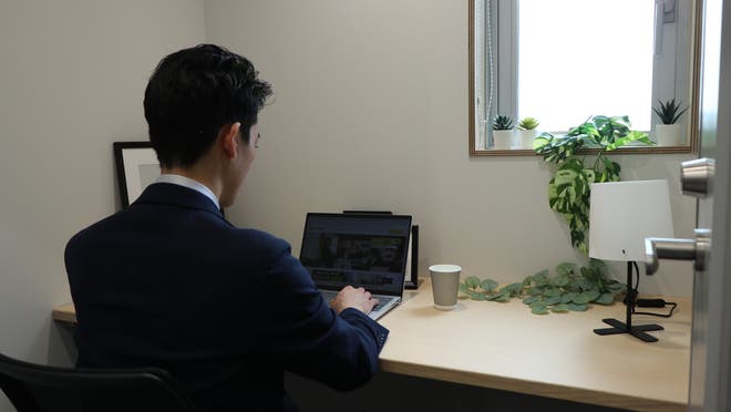 【鍵付き1名個室B】西新宿五丁目駅徒歩4分!フリードリンク/Wi-Fi/充電器/テレワークやWeb会議に最適の写真2