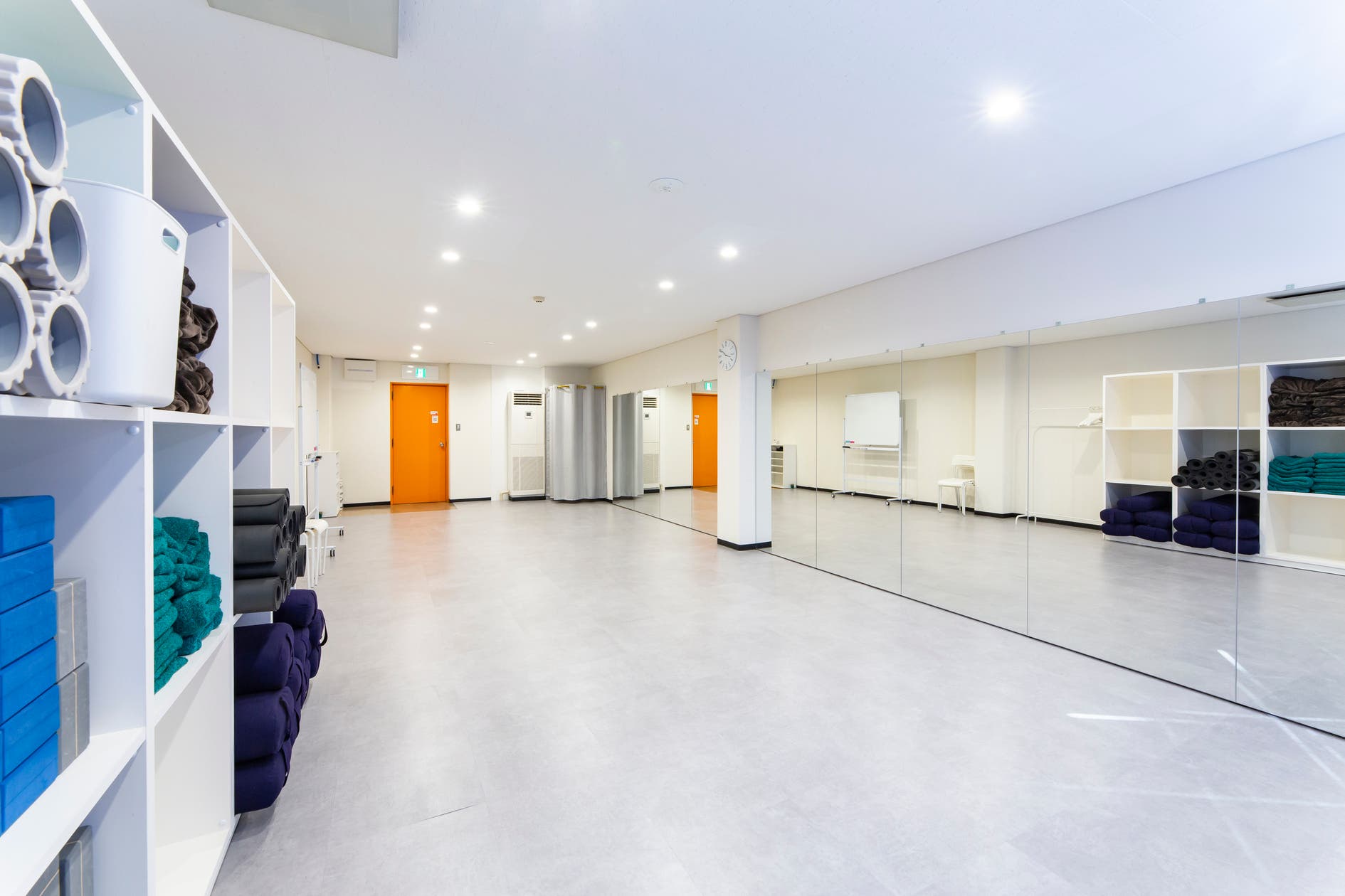 12/31Newオープン【五条駅徒歩8分】広々50㎡！長方形型で使いやすい★ダンス・ヨガ・演劇・ポージングの写真3