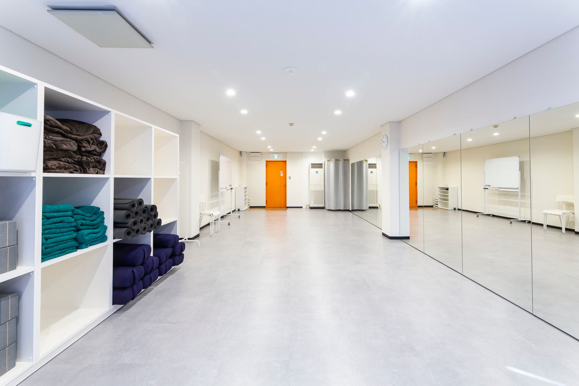 12/31Newオープン【五条駅徒歩8分】広々50㎡！長方形型で使いやすい★ダンス・ヨガ・演劇・ポージングの写真4