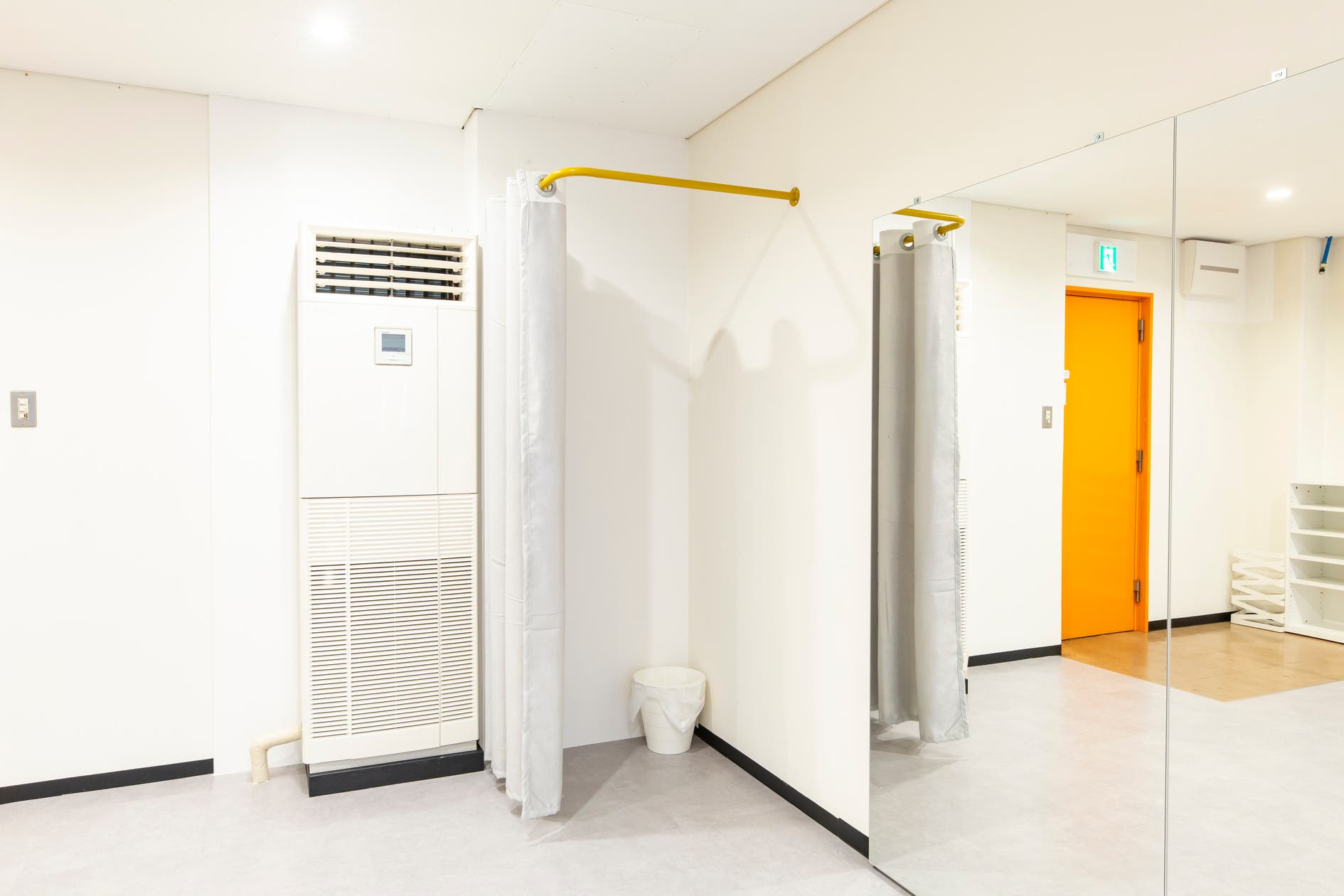 12/31Newオープン【五条駅徒歩8分】広々50㎡！長方形型で使いやすい★ダンス・ヨガ・演劇・ポージングの写真6