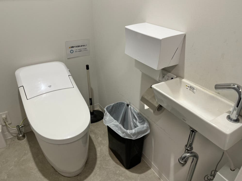 【鍵付き1名個室A】西新宿五丁目駅徒歩4分！フリードリンク/Wi-Fi/充電器/テレワークやWeb会議に最適の写真15