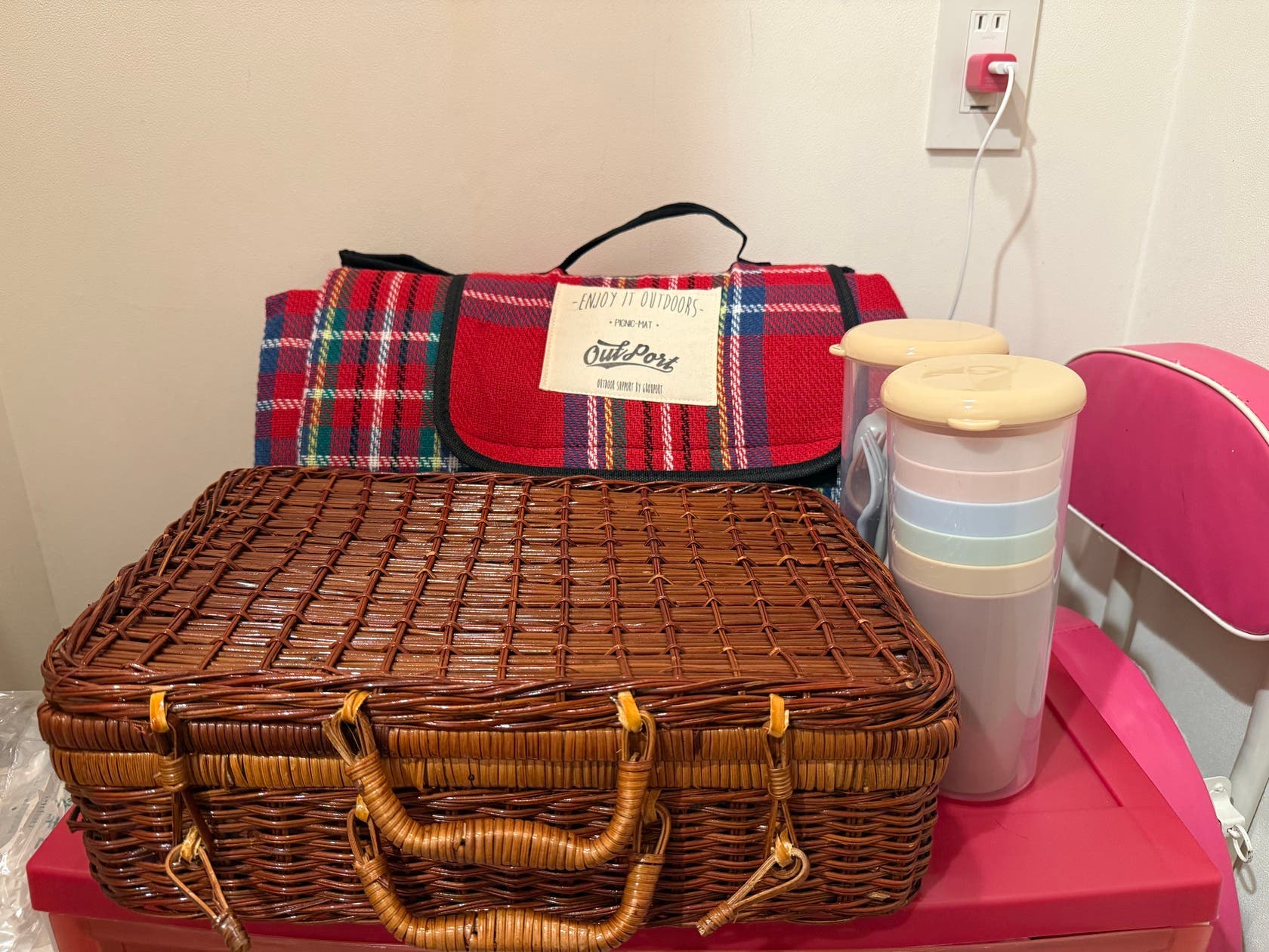 新宿御苑前駅徒歩5分🩷鑑賞・推し活・女子会に｜SNS映え内装　チェキ本体&ボドゲ各種無料貸出　短時間〜長時間までゆったり✨の写真25