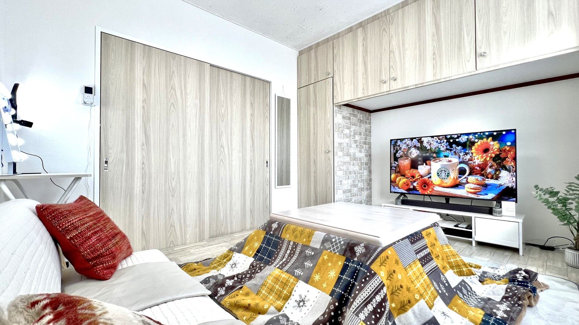 岡大裏徒歩１分⭕使い放題９時～20時▶定額5500円🚙🅿無料/映画鑑賞/🎀デート/🎂誕生会/MT/勉強にお勧めの写真1