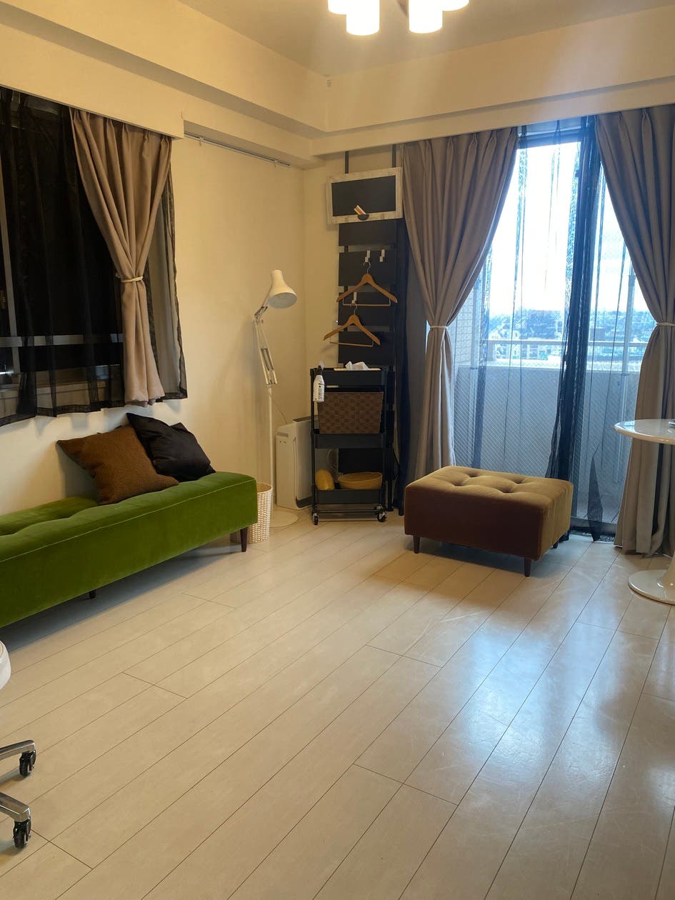 24h🈺 駅近❗広々使えるレンタルサロン🌈マッサージ、エステ、配信、他にも様々なご利用ができるシンプルデザイン🎶の写真1