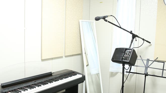 四谷三丁目駅徒歩1分🚃アビテックス🎼40Dr、ハイタイプ防音室 Fスタジオ🎺アンプ付スピーカー🔈マイク1セット無料💕の写真1