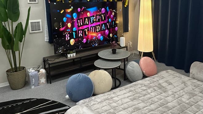 New✨西元町駅徒歩1分🚃大型テレビto広々ソファ/イマドキ風な部屋作り⏳映画鑑賞🎥/パーティ/女子会等に❤️🔥の写真3