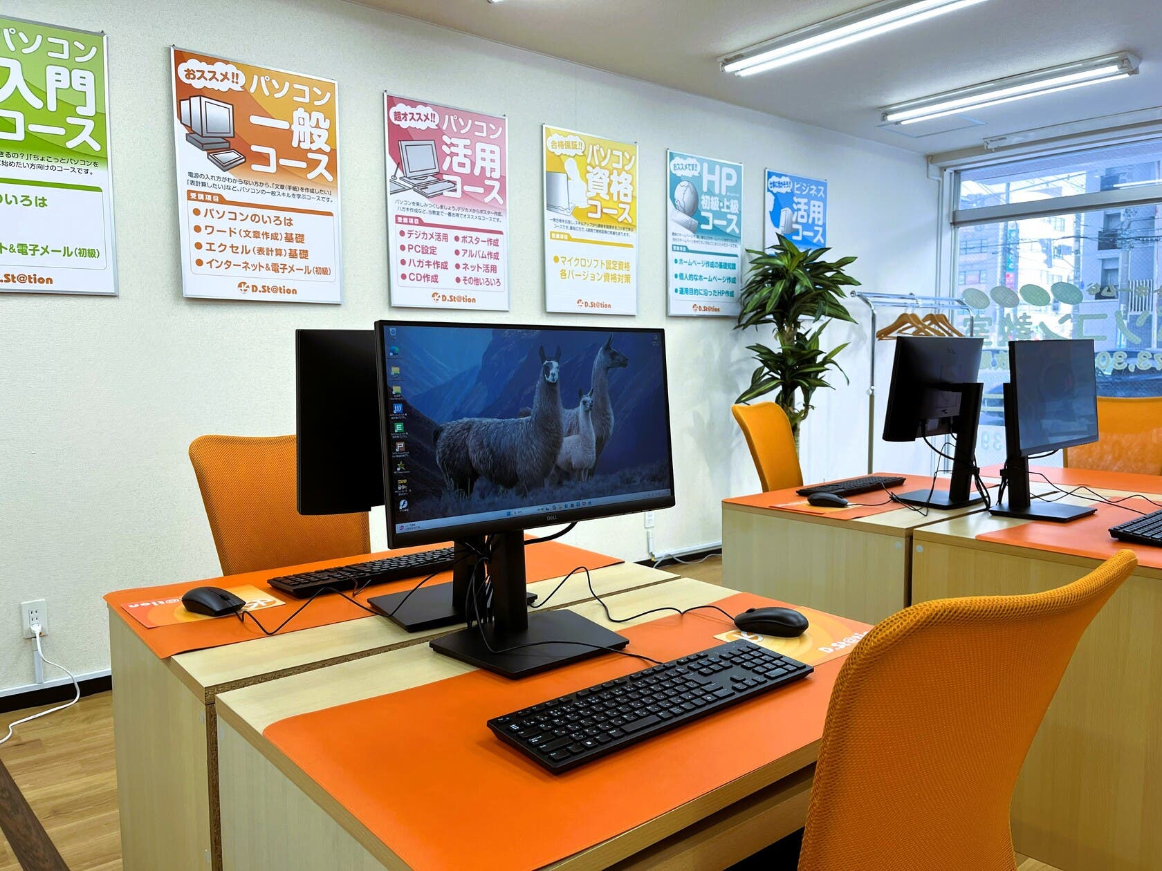 駅から徒歩1分！カフェ風パソコン教室がコワーキングスペースとして開放中！の写真4