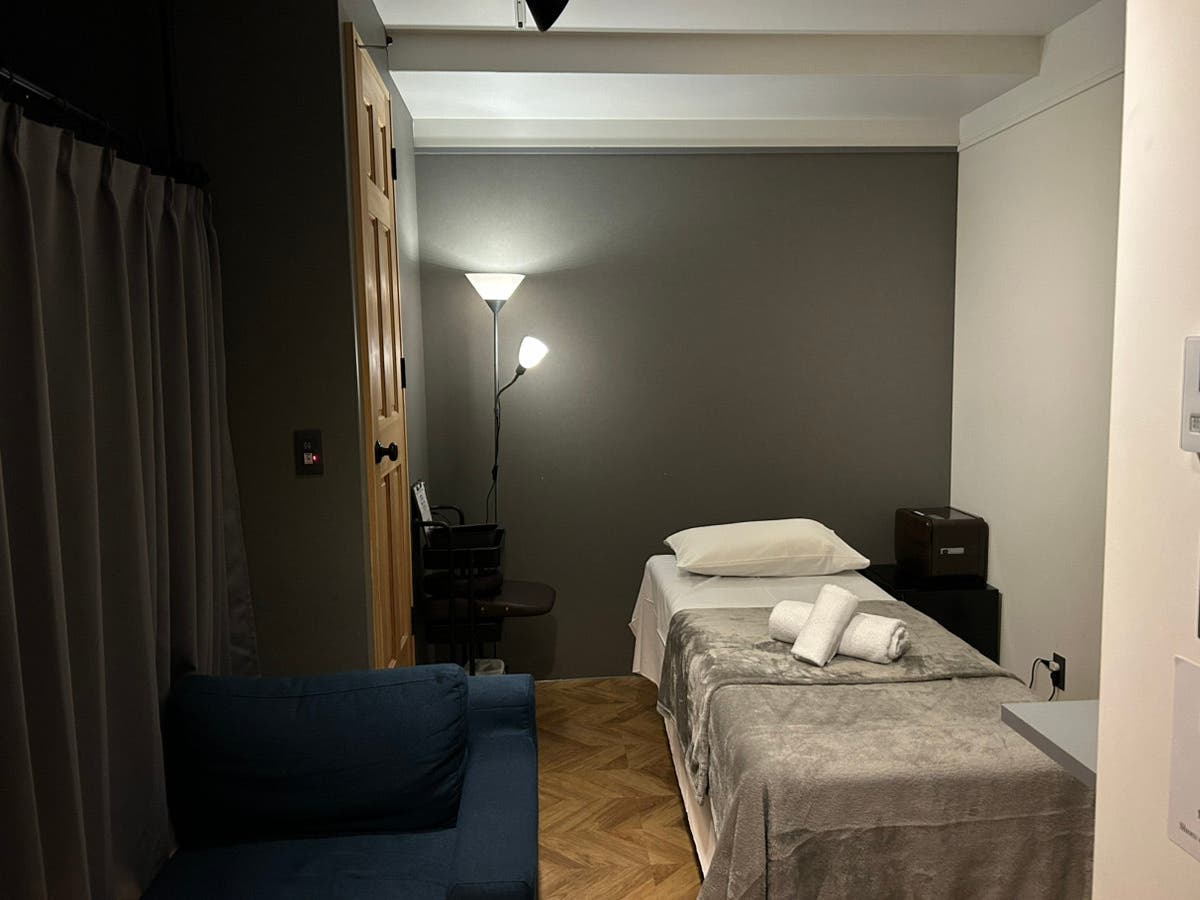 【福岡祇園駅 5番出口から徒歩3分】ホテルの客室をサロンに！対面の椅子があるお部屋です！【201号室】minoribaの写真2