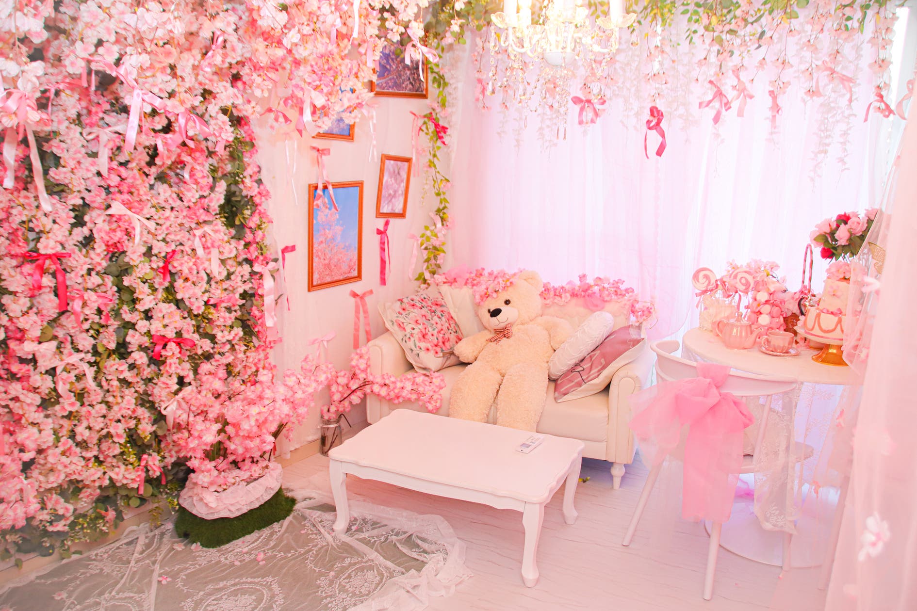 要町駅徒歩4分の可愛いレンタルスペース♡ピンクの桜のお部屋🌸ポートレート撮影🤍コスプレ🤍推し活🤍女子会の写真1