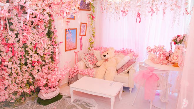 要町駅徒歩4分の可愛いレンタルスペース♡ピンクの桜のお部屋🌸ポートレート撮影🤍コスプレ🤍推し活🤍女子会の写真1