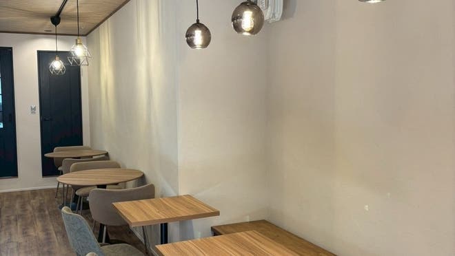 【駅徒歩1分】2025年11月OPEN!木の温もり溢れるカフェ空間スペースの写真3