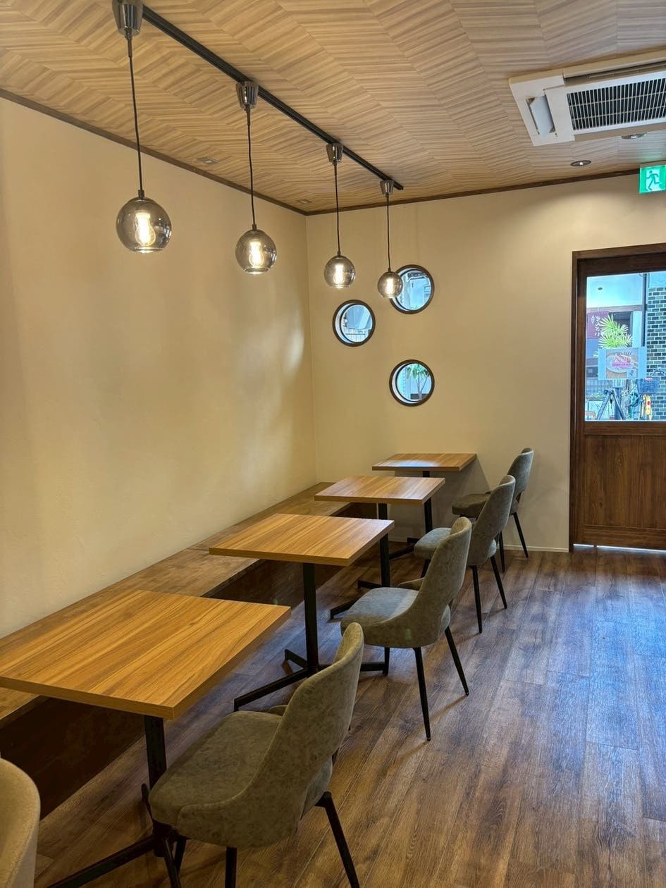 【駅徒歩1分】2025年11月OPEN！木の温もり溢れるカフェ空間スペースの写真4