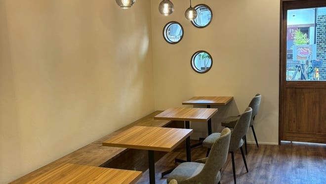 【駅徒歩1分】2025年11月OPEN!木の温もり溢れるカフェ空間スペースの写真4