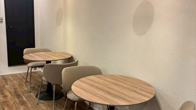 【駅徒歩1分】2025年11月OPEN!木の温もり溢れるカフェ空間スペースの写真5