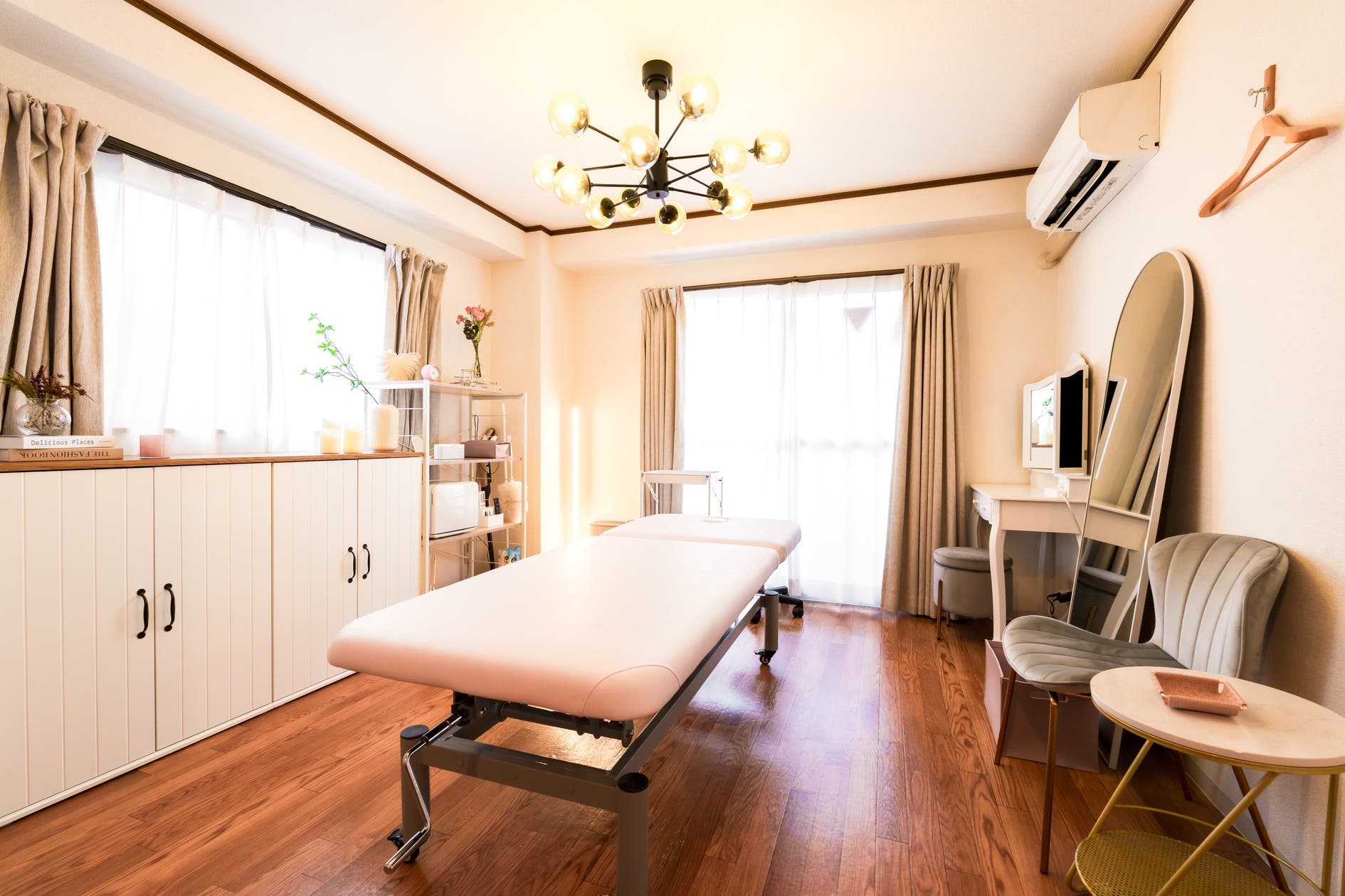 【✨OPEN 価格￥900～✨】心斎橋駅8分！長堀橋駅1分！上質でやさしい大人の完全個室サロン🪞の写真1