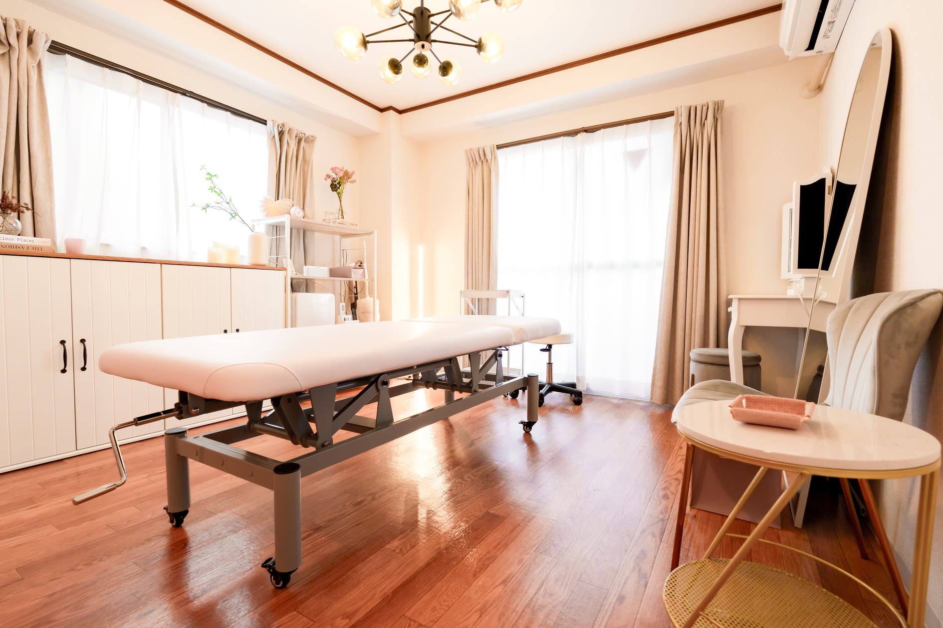 【✨OPEN 価格￥900～✨】心斎橋駅8分！長堀橋駅1分！上質でやさしい大人の完全個室サロン🪞の写真3