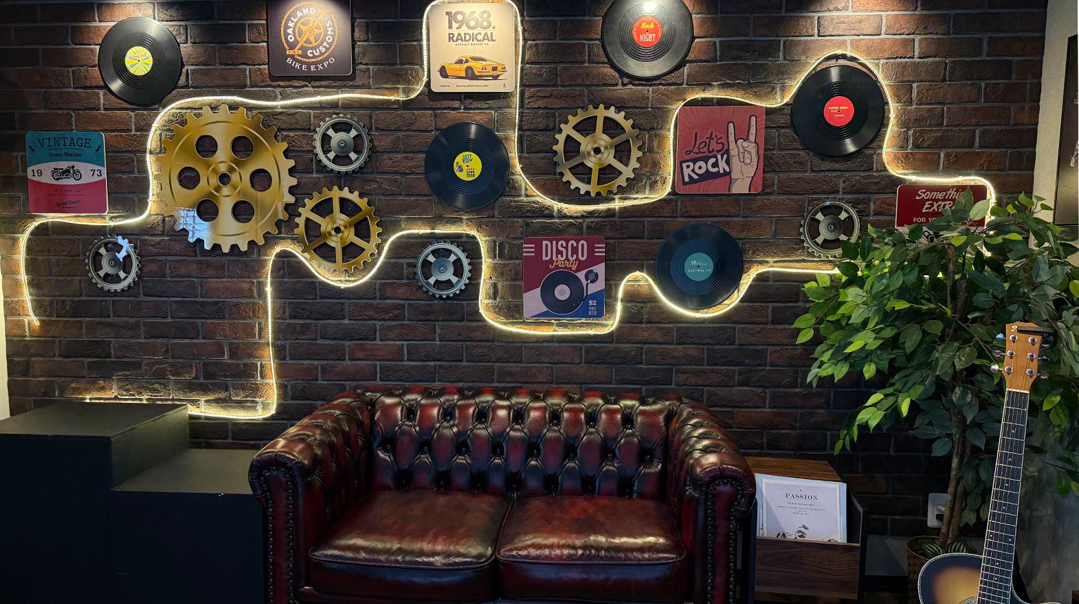 プロ用機材無料貸出、神戸駅から徒歩5分、天井4ｍ広々 3面白ホリ スタジオ 撮影スタジオ レンタルスタジオの写真5