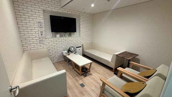 横浜駅徒歩6分!4名会議室 高速wifi/40インチモニター完備 テレワークや会議等で是非!【STAYUP横浜】の写真13