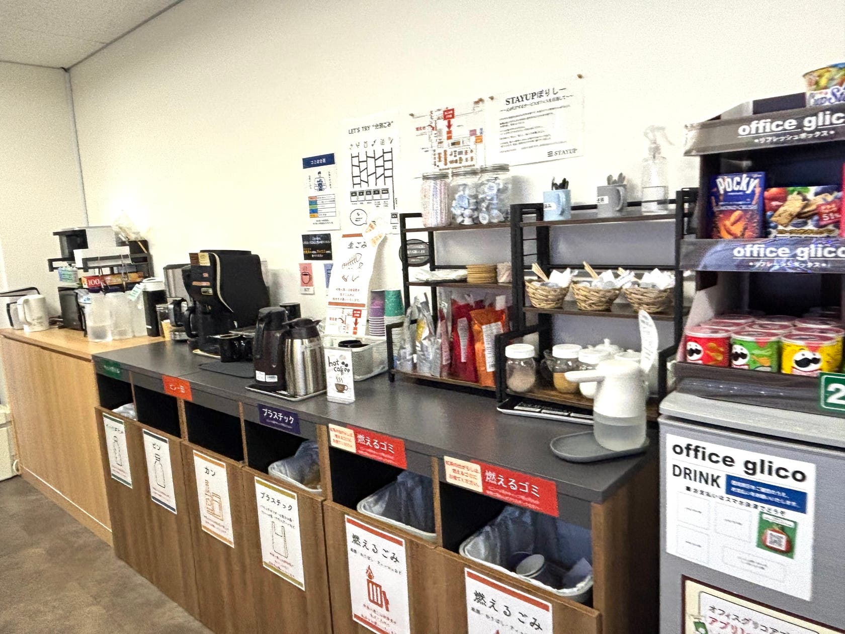 横浜駅徒歩6分！6名会議室　高速wifi/60インチモニター完備　テレワークや会議等で是非！【STAYUP横浜】の写真8