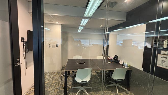 横浜駅徒歩6分!6名会議室 高速wifi/60インチモニター完備 テレワークや会議等で是非!【STAYUP横浜】の写真13