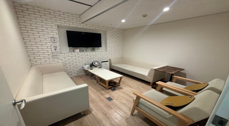 横浜駅徒歩6分！最大8名利用可　応接室　高速wifi/モニター完備　テレワークや会議等で是非！【STAYUP横浜】