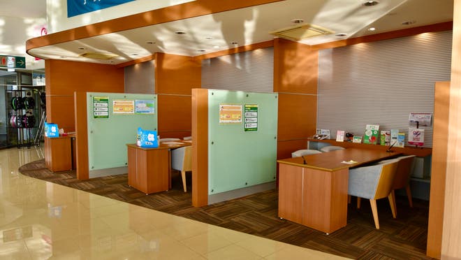 【トヨタモビリティ富山 五福】五福末広町駅より徒歩1分!4名まで着席可!商談、面談、ワークショップ、作業などに!の写真1