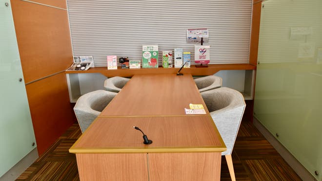 【トヨタモビリティ富山 五福】五福末広町駅より徒歩1分!4名まで着席可!商談、面談、ワークショップ、作業などに!の写真2