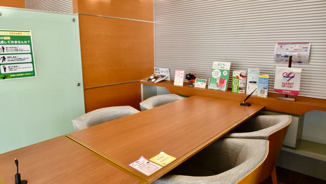 【トヨタモビリティ富山 五福】五福末広町駅より徒歩1分!4名まで着席可!商談、面談、ワークショップ、作業などに!の写真3