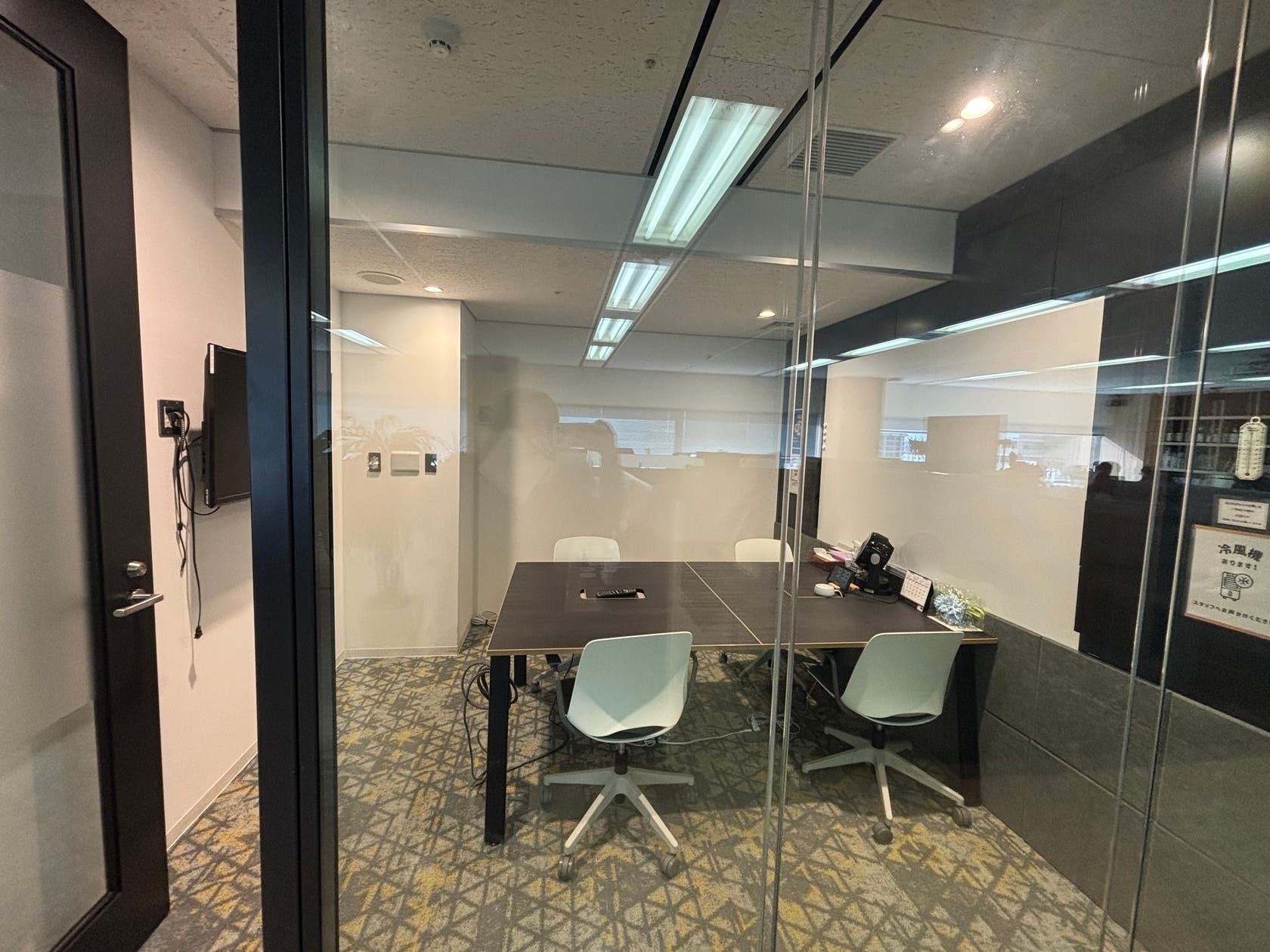 横浜駅徒歩6分！最大8名利用可　応接室　高速wifi/モニター完備　テレワークや会議等で是非！【STAYUP横浜】の写真11