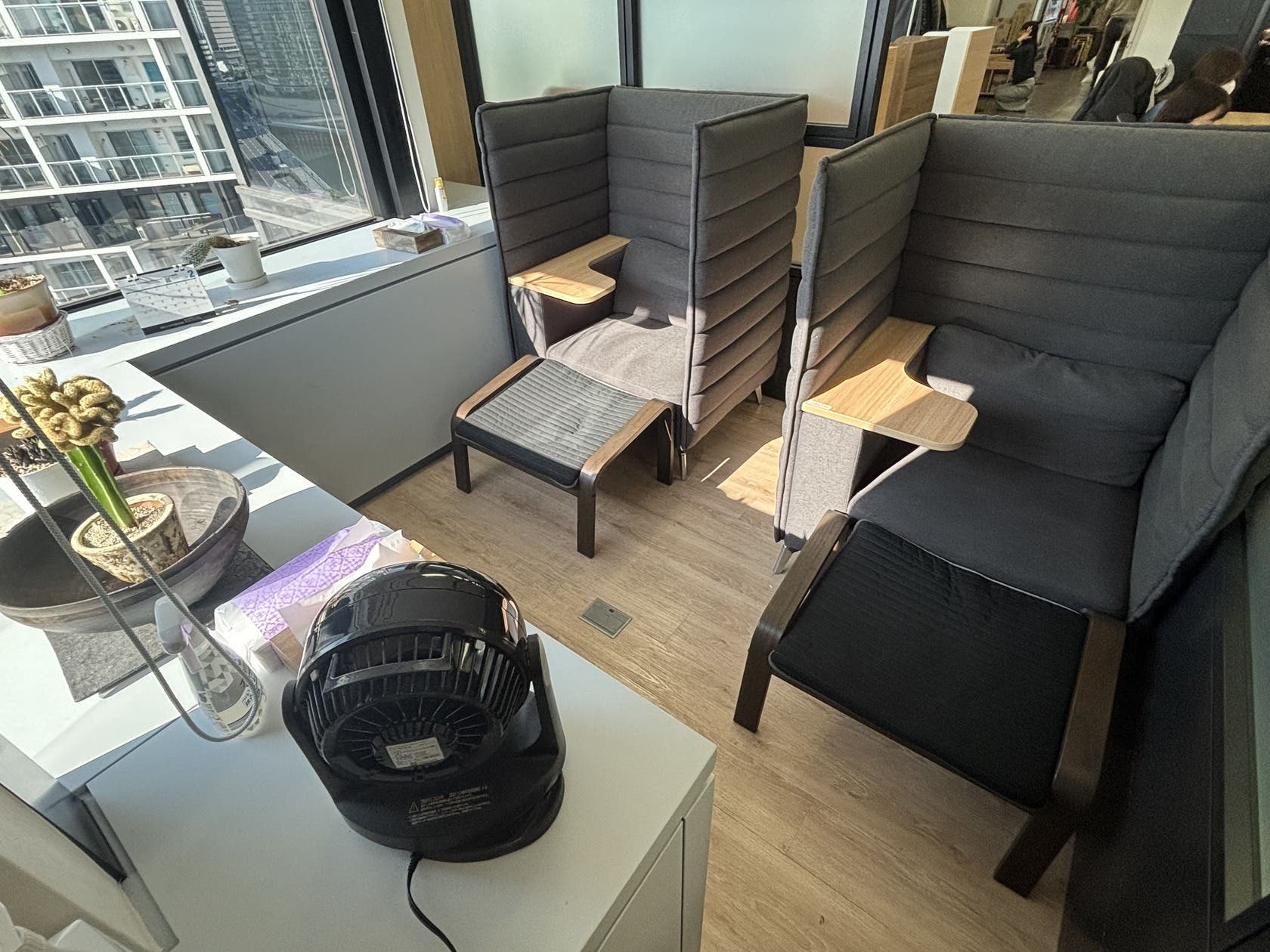 横浜駅徒歩6分！最大8名利用可　応接室　高速wifi/モニター完備　テレワークや会議等で是非！【STAYUP横浜】の写真13